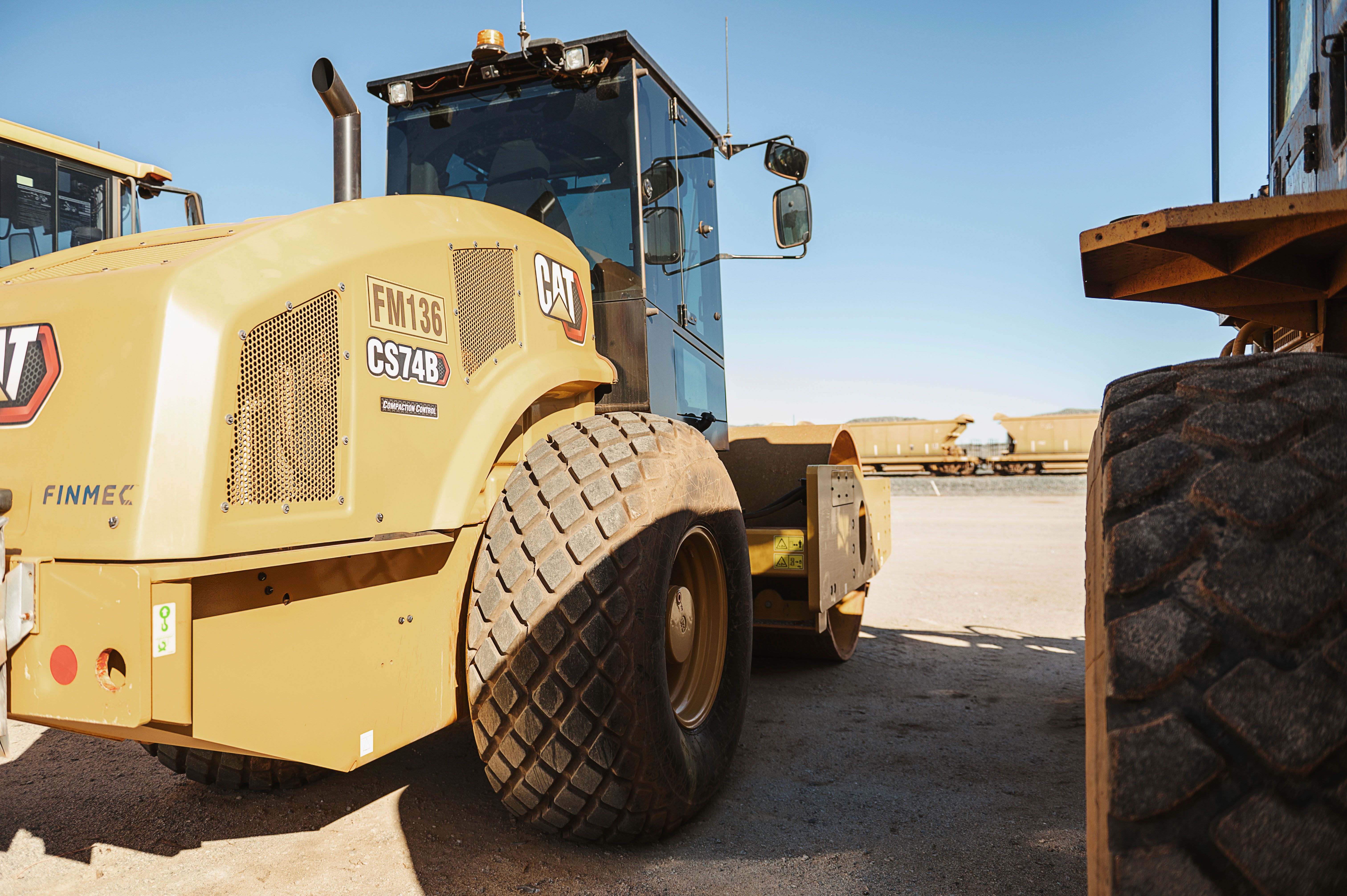 Caterpillar CS74B Vibratory Soil Compactor - Finmec